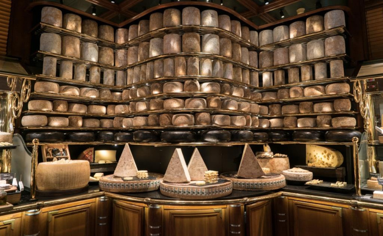 Unforgettable Buffets: 6 Irresistible Reasons to Book at Les Grands Buffets